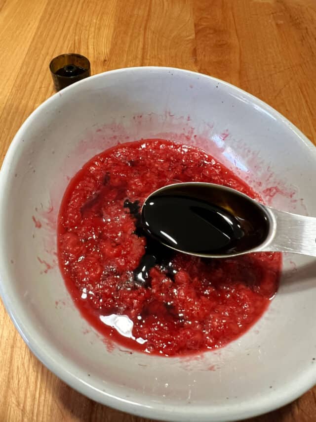 Sugar Free Raspberry Vinaigrette - thatsugarfreelife.com