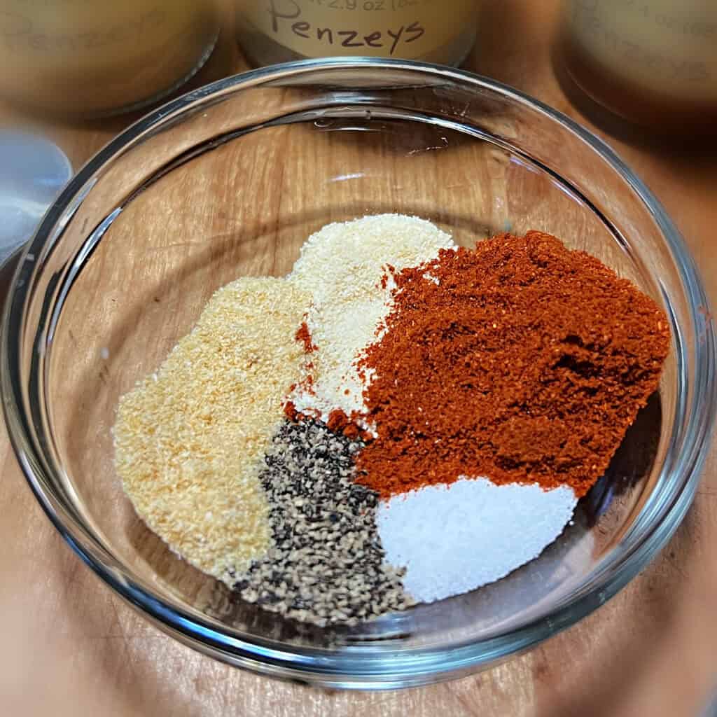 Easy Sugar Free Dry Rub for Chicken or Pork - thatsugarfreelife.com